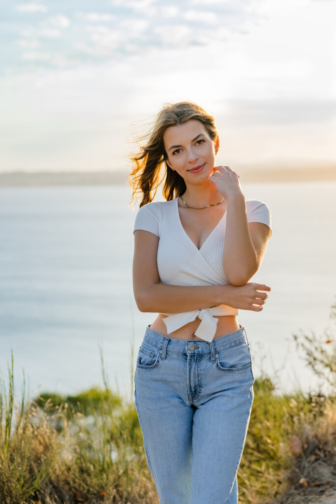 Julie - Late Summer Kirkland Senior Portraits at Discovery Park ...