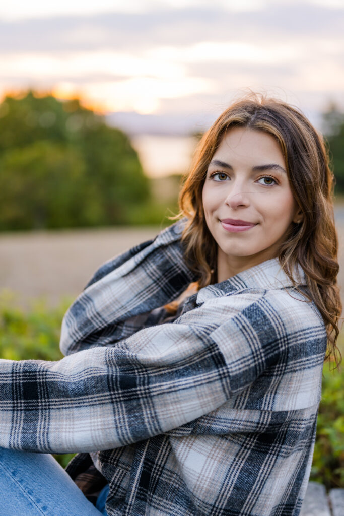 Julie - Late Summer Kirkland Senior Portraits at Discovery Park ...