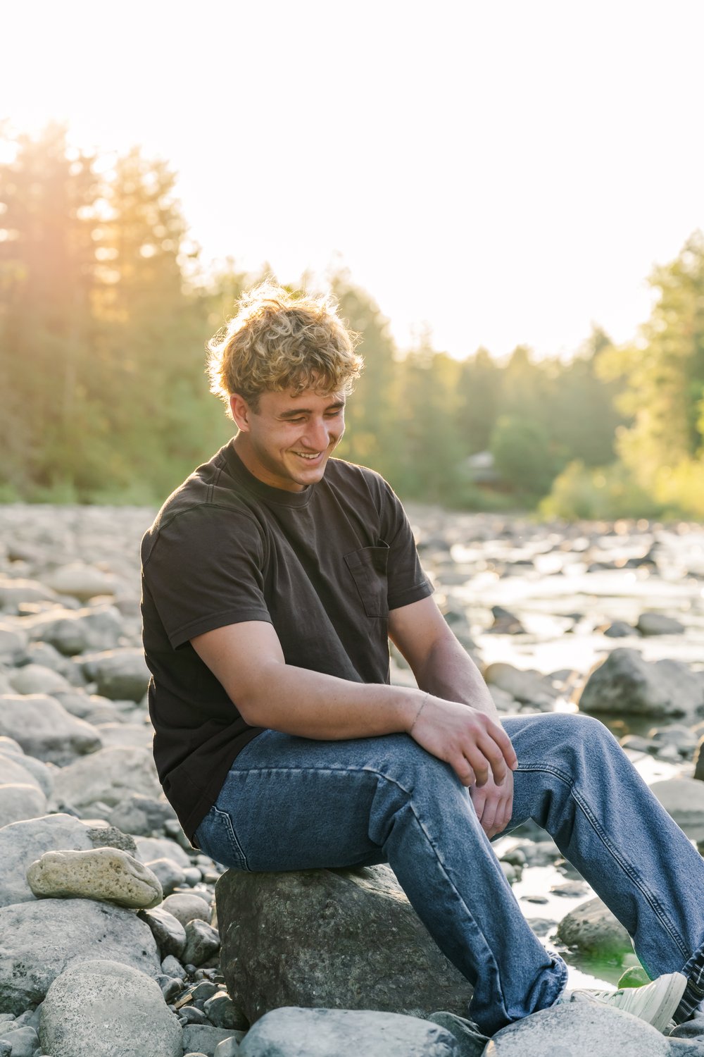 Summer North Bend Senior Photo Shoot - janellebarrowphotography.com